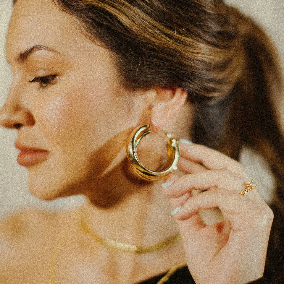 Hoop Earrings: Versatile Glamour